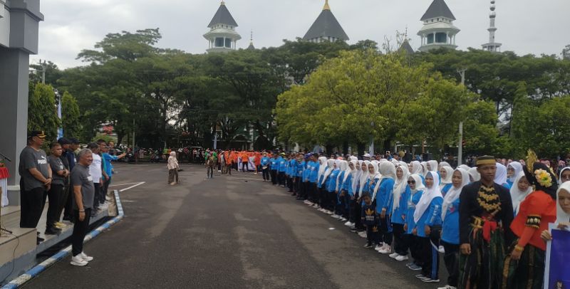 Defile Disdikbud Pinrang, Meriahkan Pembukaan Porseni HUT ke – 63 Kab ...