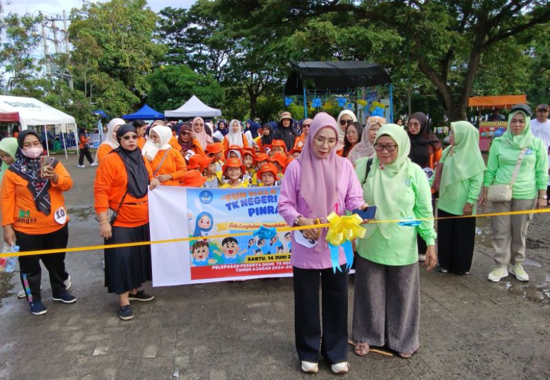 Luar Biasa.! Pelepasan TK Negeri Pembina Pinrang gelar “Fun Walk With ...